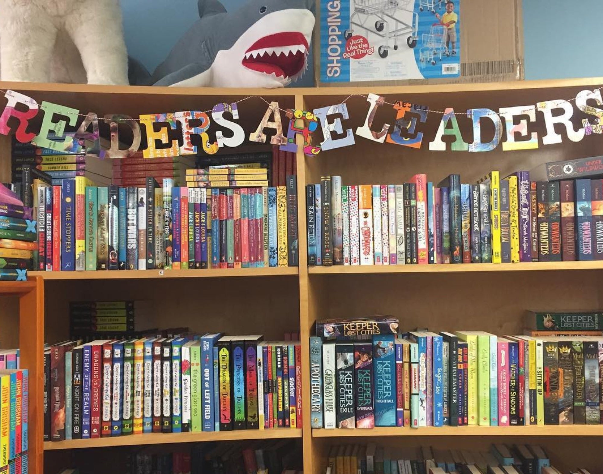 Board Book Phrase Garland Kit READERS ARE LEADERS - Teacher Classroom ...